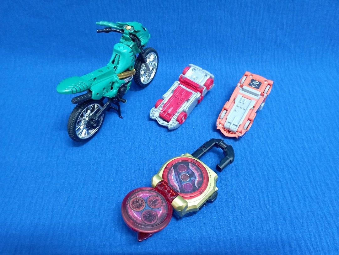 Kamen Rider - 1:12 Motorcycle Gills (Agito) + 2x Shift Car (Drive ...