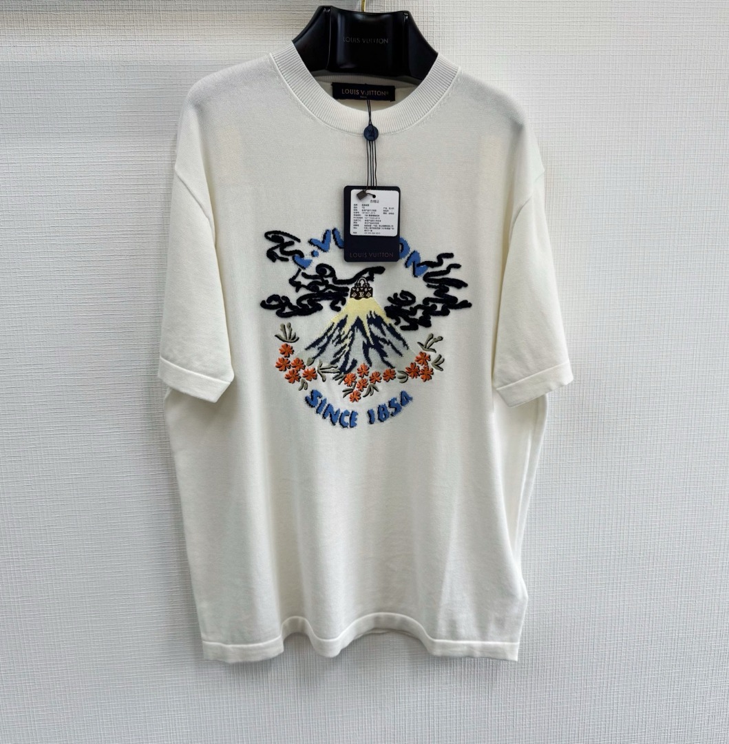 LV Tee, Men's Fashion, Tops & Sets, Tshirts & Polo Shirts on Carousell