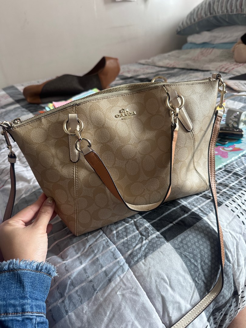 OriginalCoach bag medium size, Luxury, Bags & Wallets on Carousell