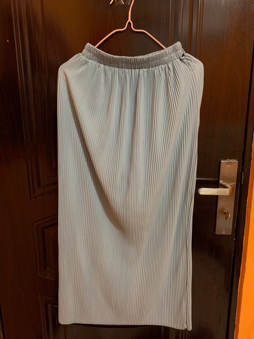 Rok biru muda, Fesyen Wanita, Muslim Fashion, Bawahan di Carousell