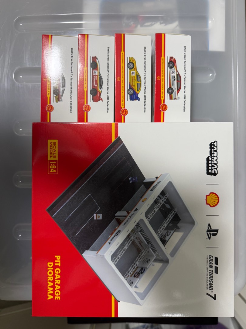 Set Tarmac Works Shell with Dioram, Hobbies & Toys, Toys & Games on ...