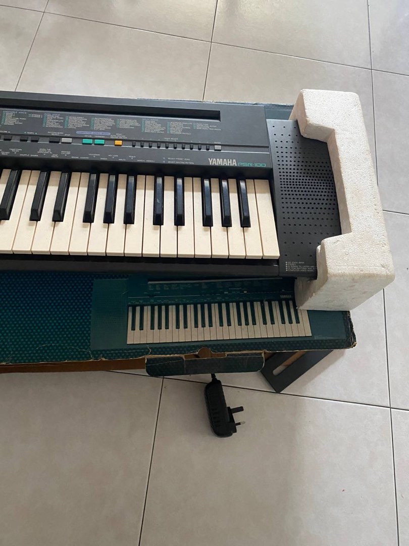 Yamaha PSR-100 Portatone Electronic Keyboard, Hobbies & Toys, Musical ...