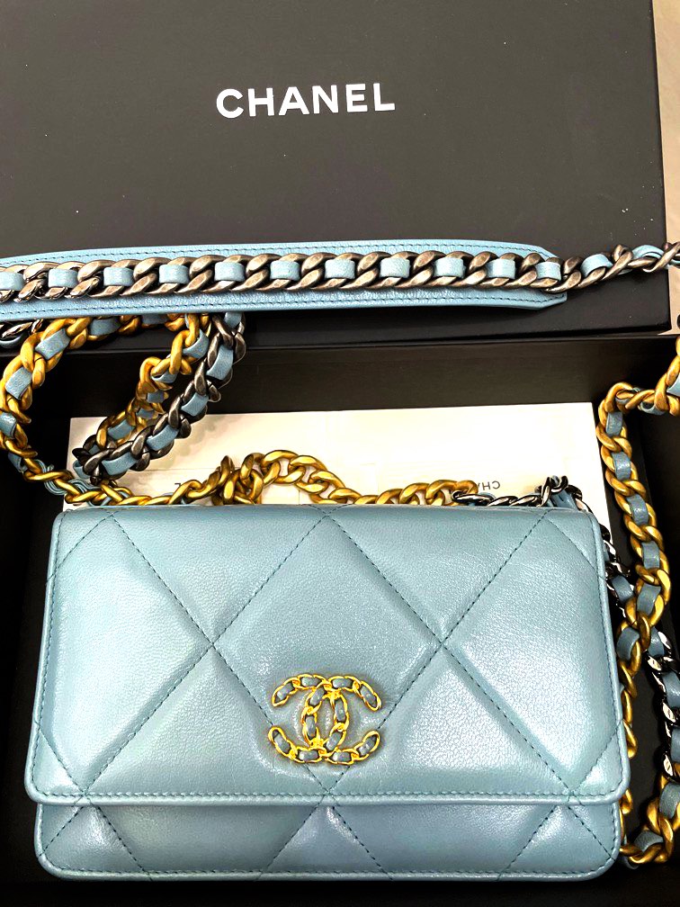 Chanel 19 woc (Tiffany blue colour), 名牌, 手袋及銀包 - Carousell