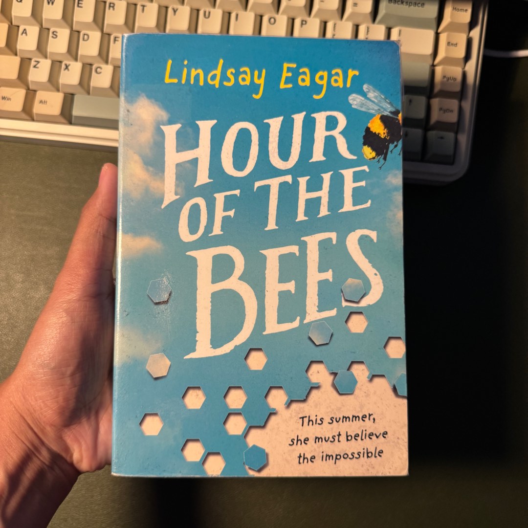 HOUR OF THE BEES, Buku & Alat Tulis, Buku di Carousell