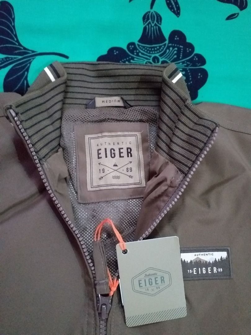 Jaket Eiger (new, size M) warna Hijau Army, Fesyen Pria, Pakaian , Baju ...
