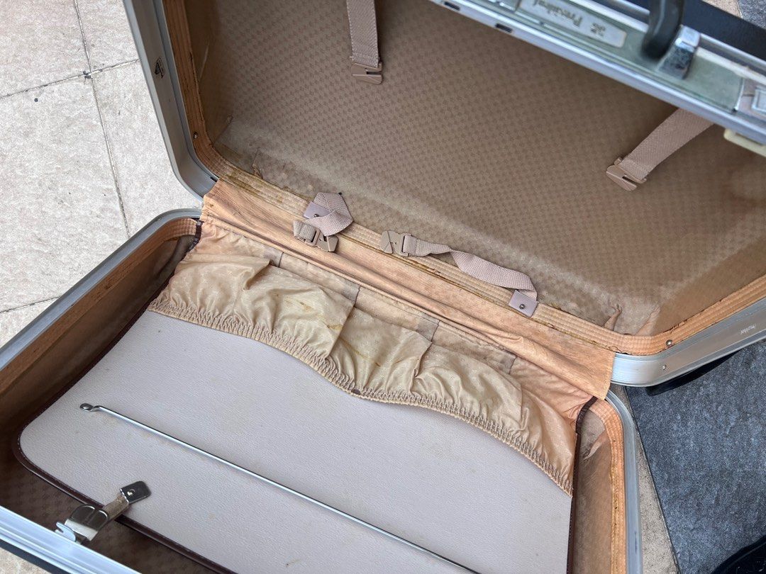 Koper American Tourister Koper President antik, Perabotan Rumah di ...