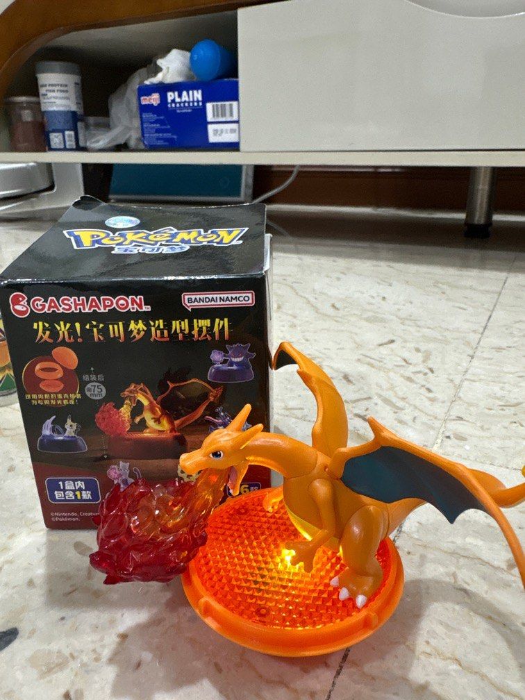 Pokémon Charizard Light-Up Gashapon Figure (Brand New, Official Bandai ...
