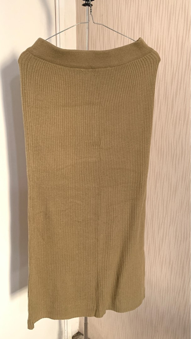 ROK KNIT, Fesyen Wanita, Pakaian Wanita, Gaun & Rok di Carousell