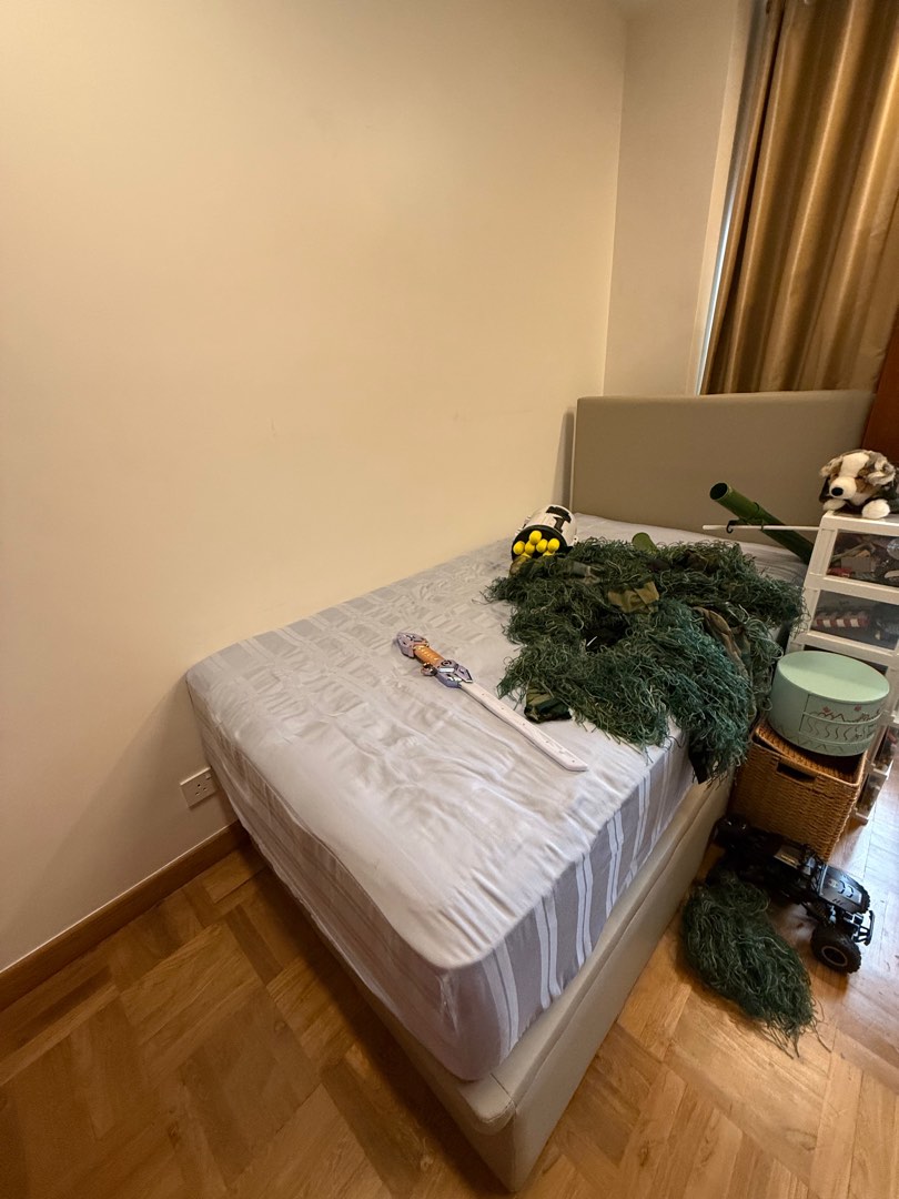 Slumberland Hydraulic Super single storage bed with mattress, Furniture ...