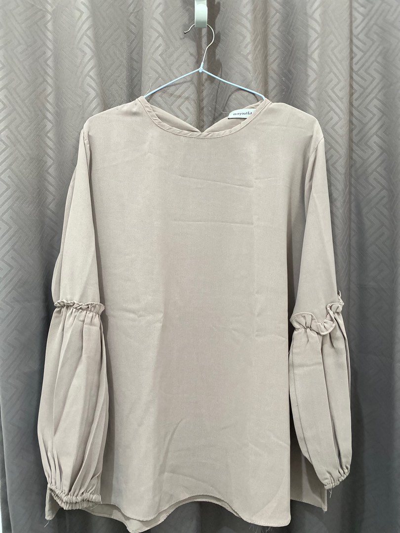 Blouse Tangan Balon, Fesyen Wanita, Pakaian Wanita, Atasan di Carousell
