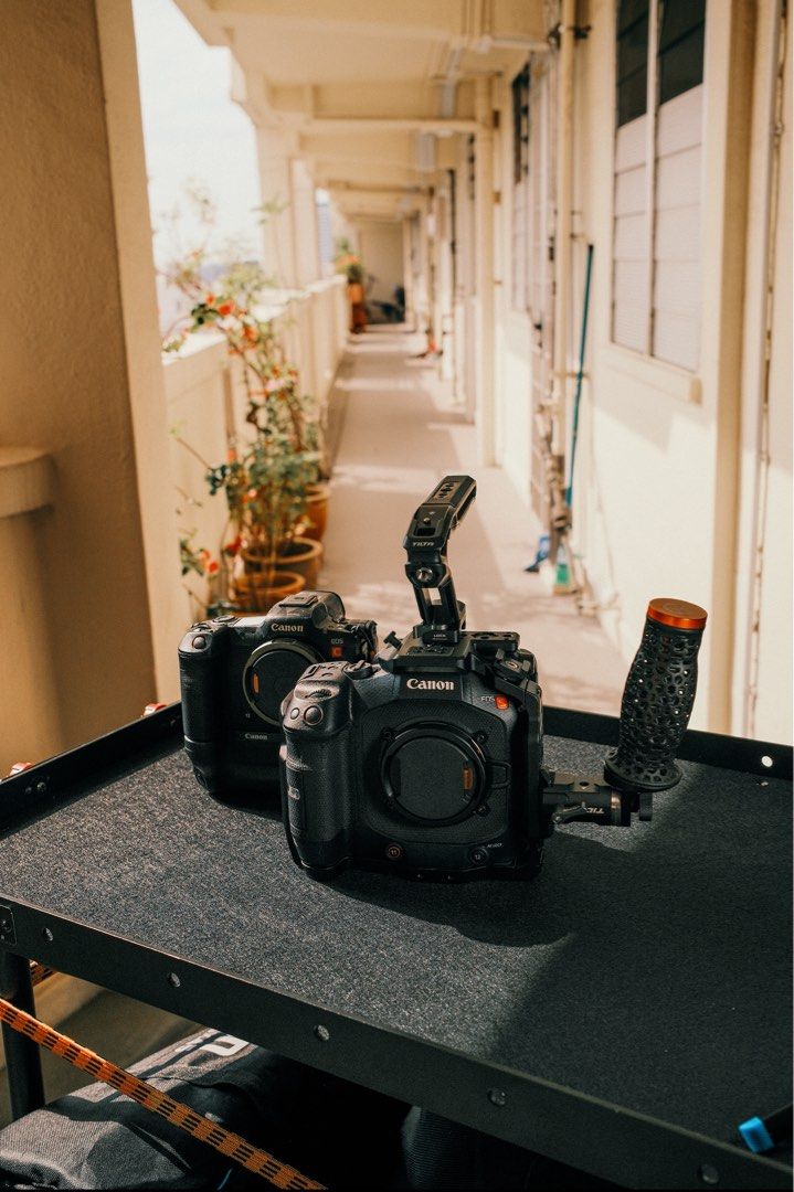 Canon Cinema EOS C80 Full Frame Video Camera (RF-Mount) Handheld ...