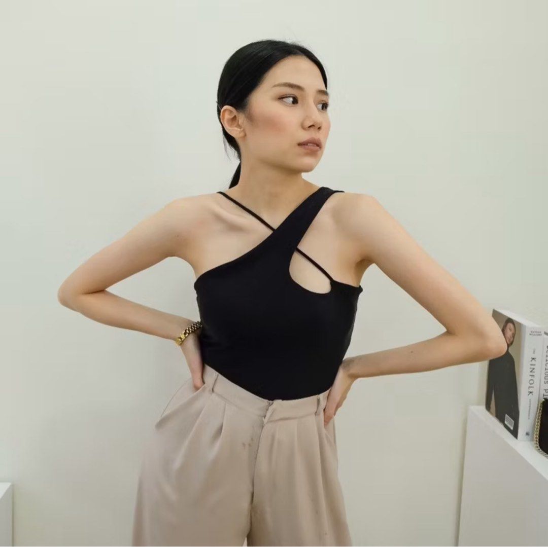 east rose hana tank top, Fesyen Wanita, Pakaian Wanita, Atasan di Carousell