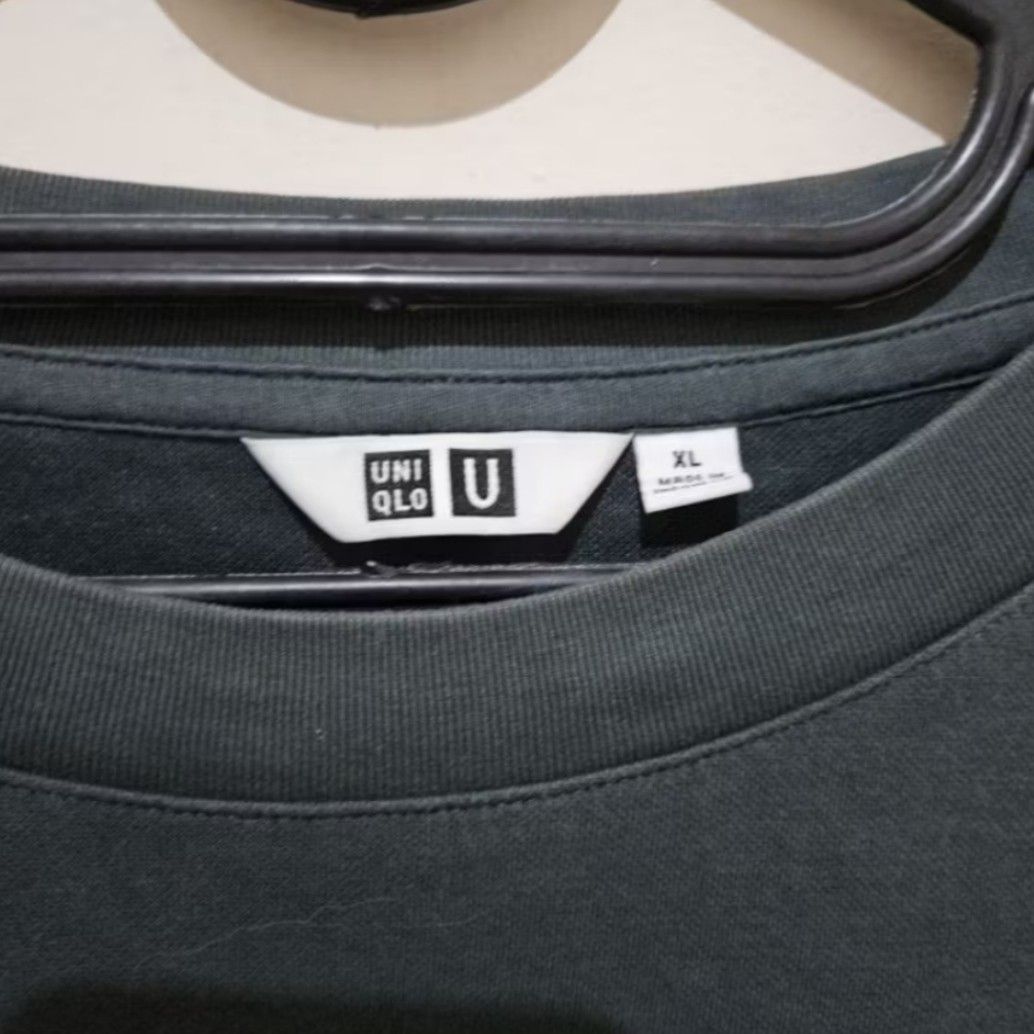 Kaospolos Uniqlo Airism, Barang Yang Dicari di Carousell