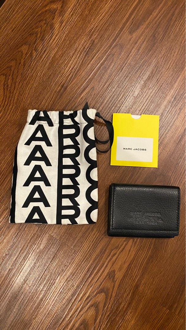 Marc Jacobs Trifold Wallet, Fesyen Wanita, Tas & Dompet di Carousell