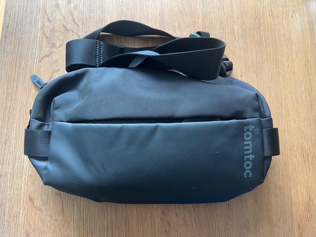 Tomtoc Explorer Sling Bag S - Black, Men's Fashion, Bags, Sling Bags on ...