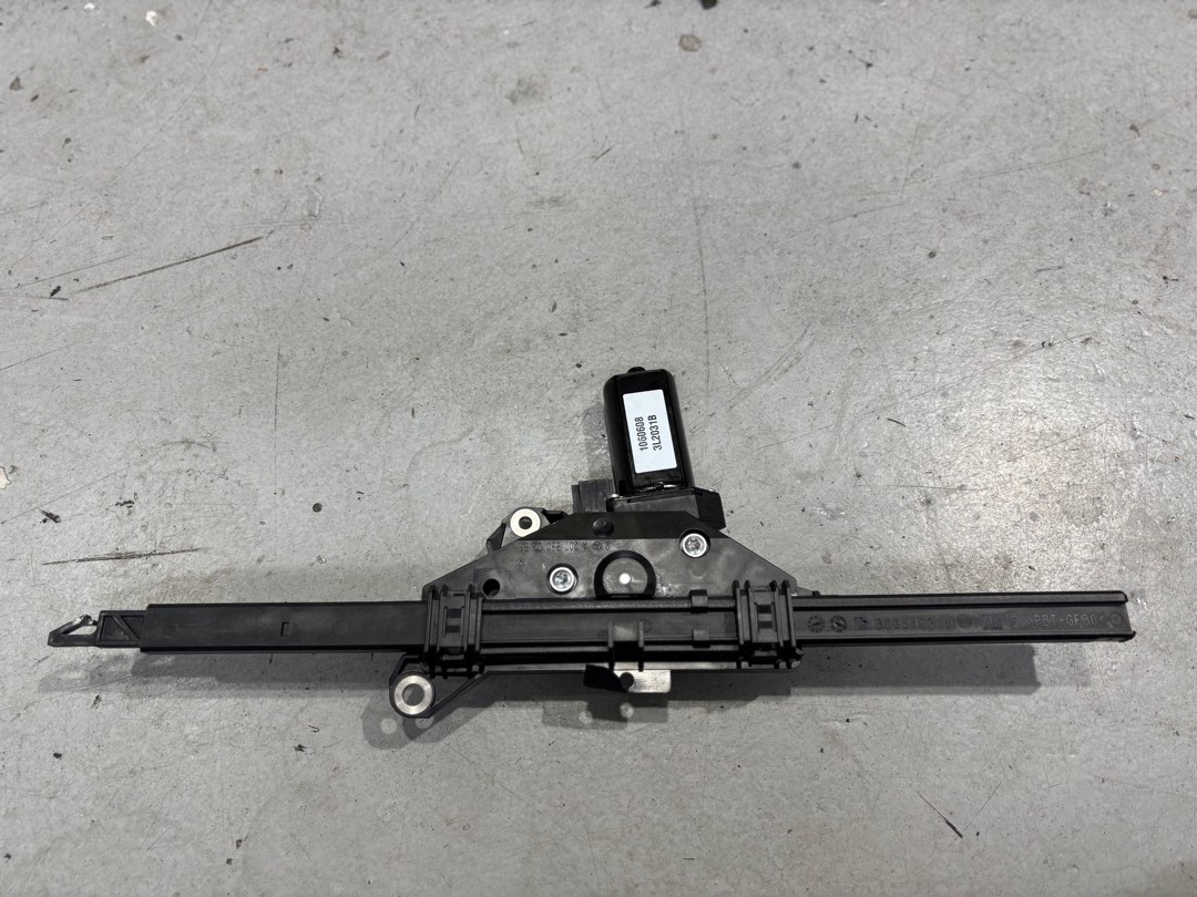 **Used** Mercedes W207 E250 coupe right seat belt extender, Car ...
