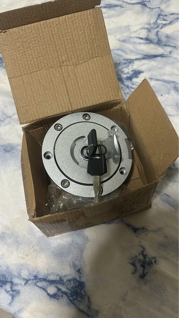 Cb400 tank cap with key/s, Motorcycles, Motorcycle Accessories on Carousell