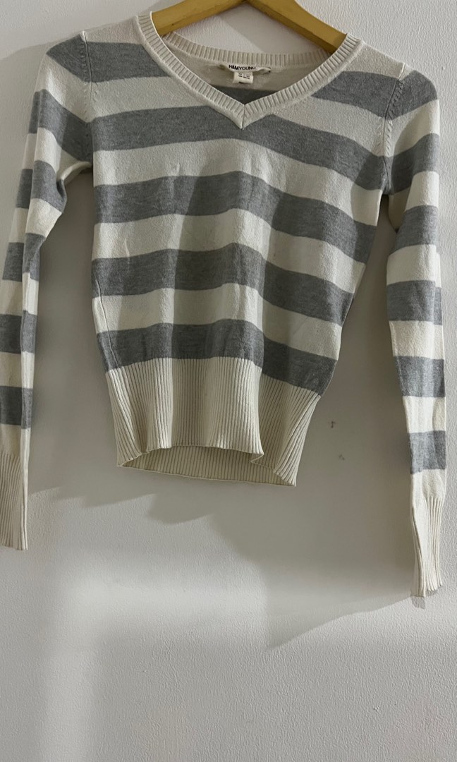 H&M Young, Fesyen Wanita, Pakaian Wanita, Atasan di Carousell