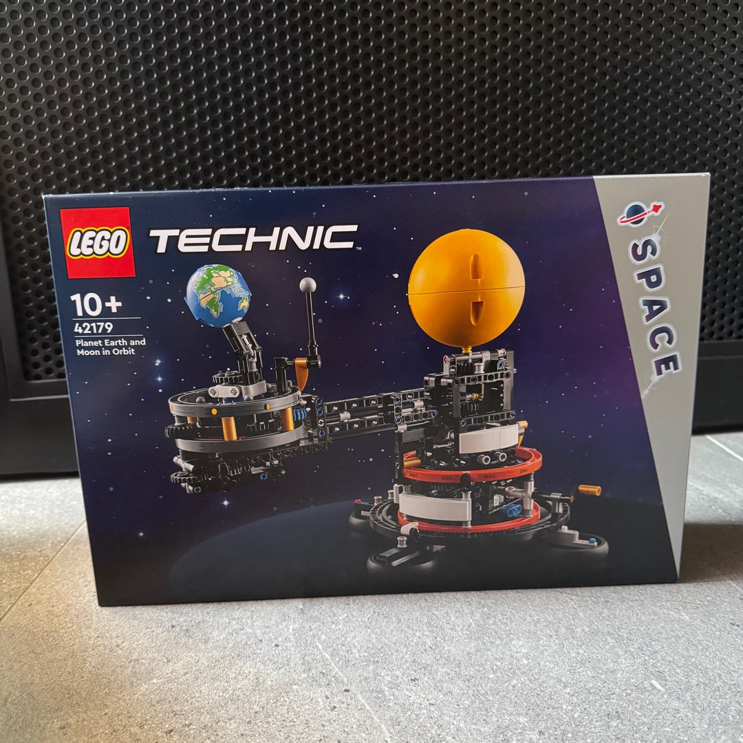 LEGO Technic Planet Earth and Moon in Orbit 42179, Hobbies & Toys, Toys ...