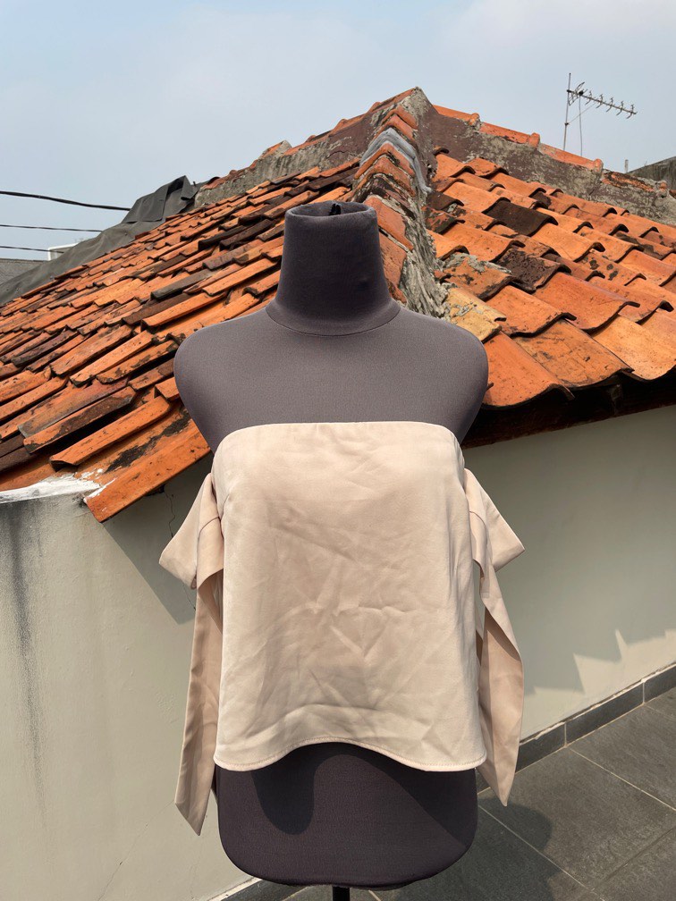 Love bonito cream kemben top y2k korea japan, Fesyen Wanita, Pakaian ...