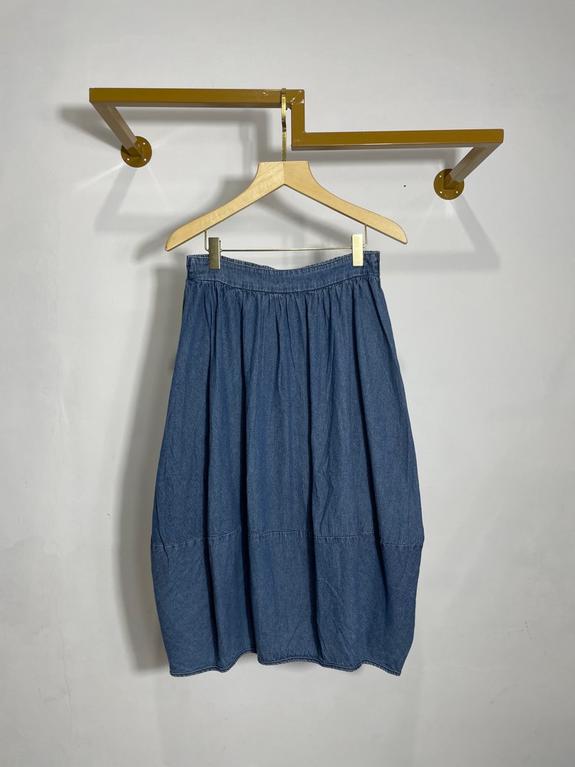 Rok denim balon, Fesyen Wanita, Pakaian Wanita, Bawahan di Carousell