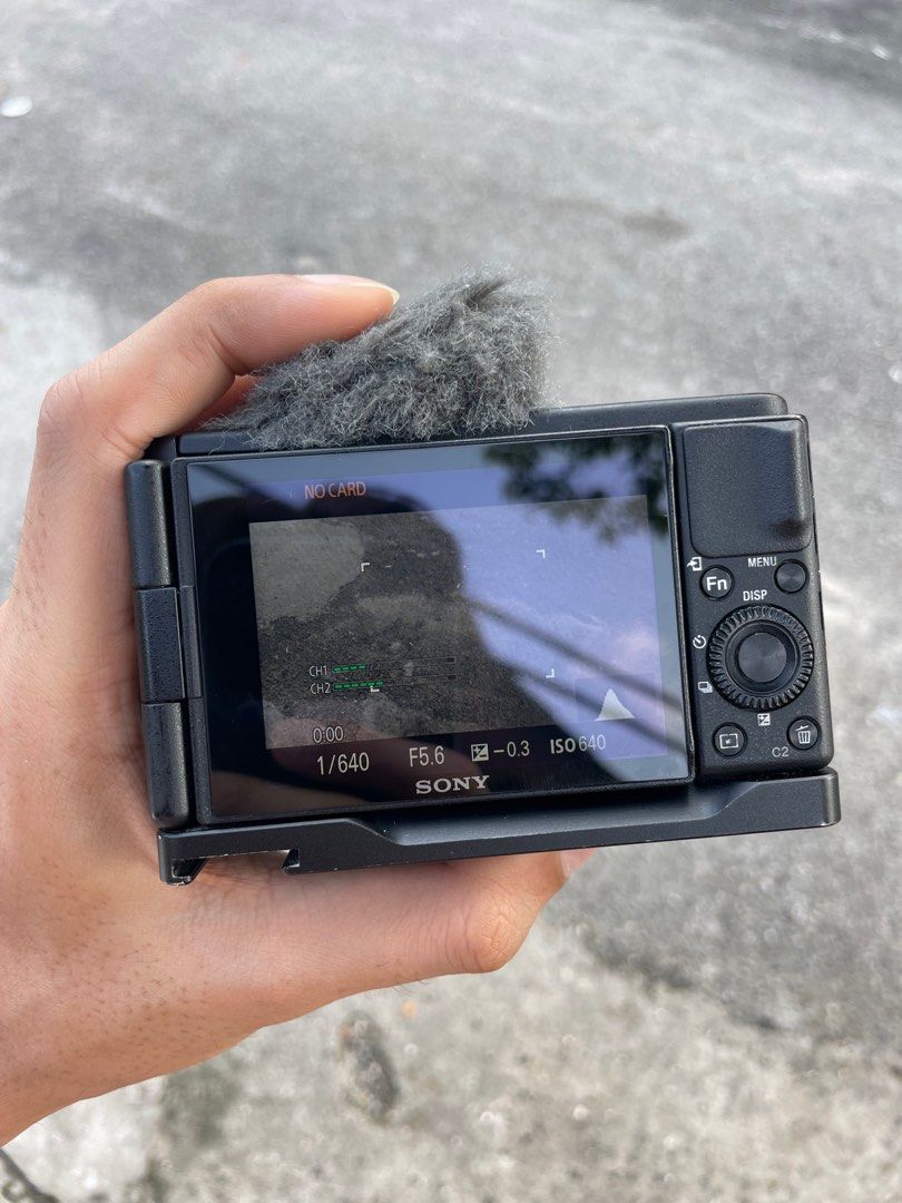 Sony ZV1 Vlogging Camera with Box, Photography, Cameras on Carousell