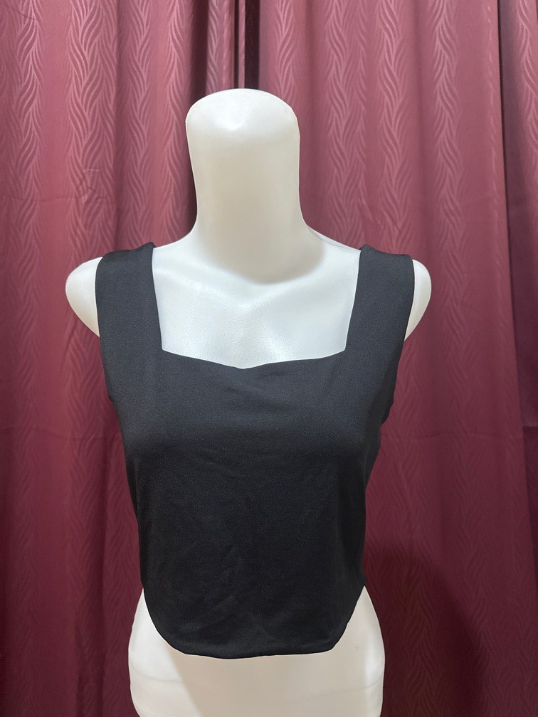 Crop top tank top hitam tanpa lengan, Fesyen Wanita, Pakaian Wanita ...