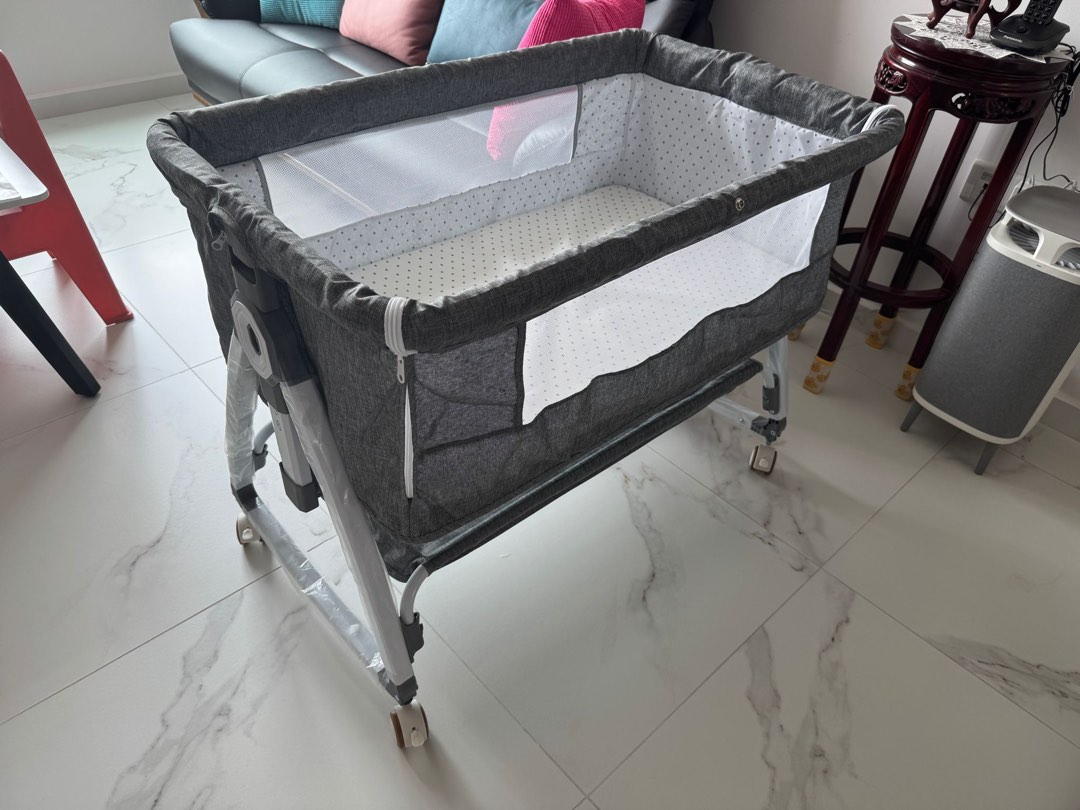 Grey Cozy Dreamer Co-Sleeper Baby bassinet / Cot, Babies & Kids, Baby ...