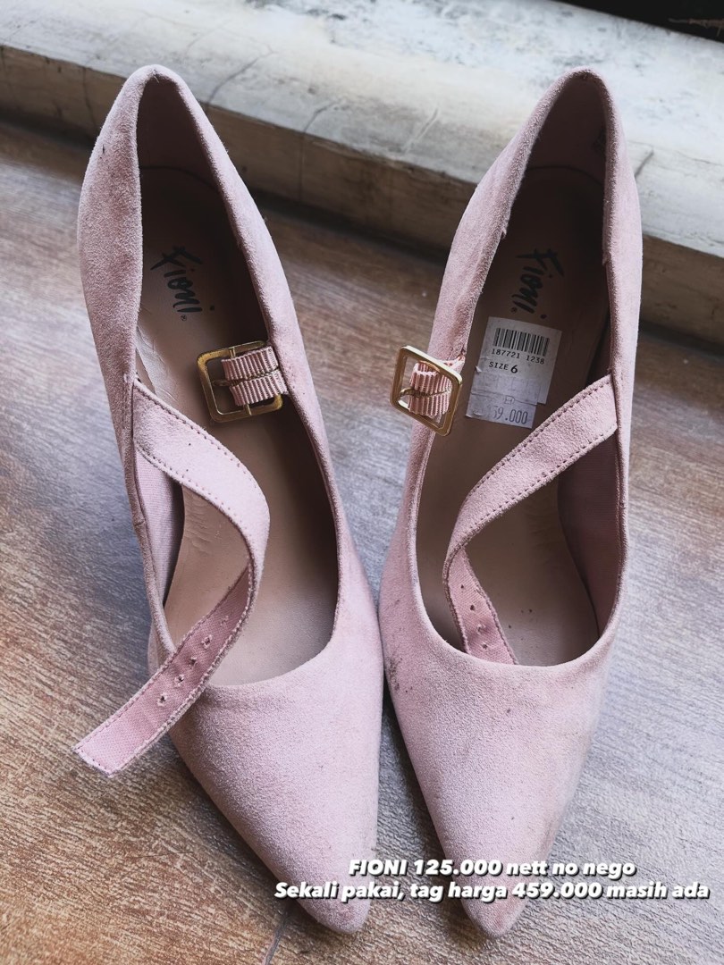 Heels Fioni by payless, Fesyen Wanita, Sepatu di Carousell