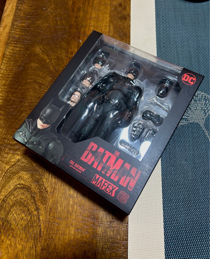 Medicom MAFEX DC The Batman (2022) Robert Pattinson (Scales with SHF ...