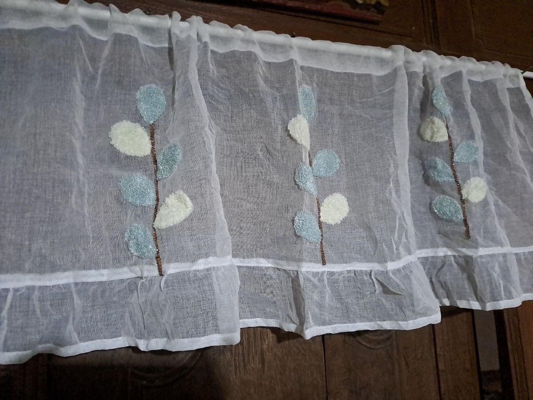 Poni horden Unik daun Timbul 110x35, Perabotan Rumah di Carousell