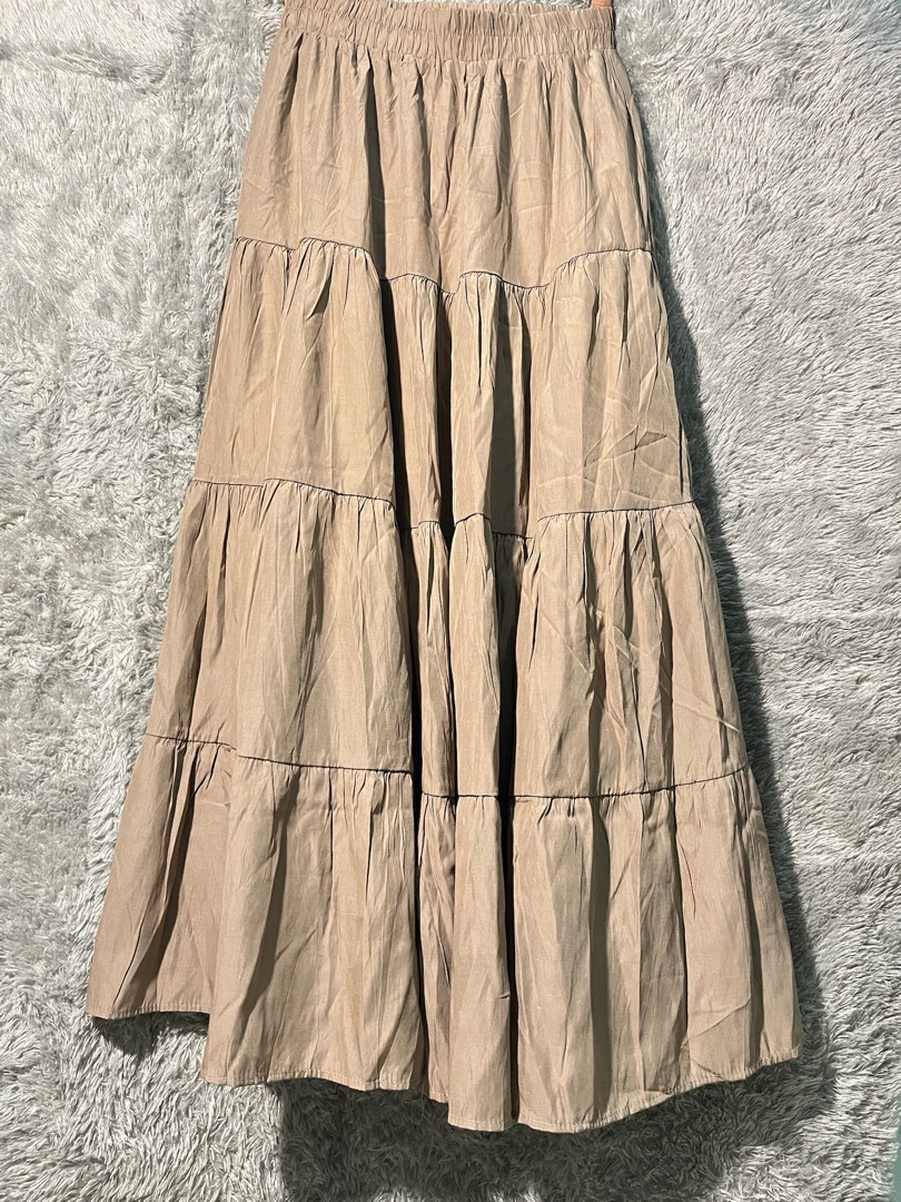 rok ruffle, Fesyen Wanita, Pakaian Wanita, Gaun & Rok di Carousell