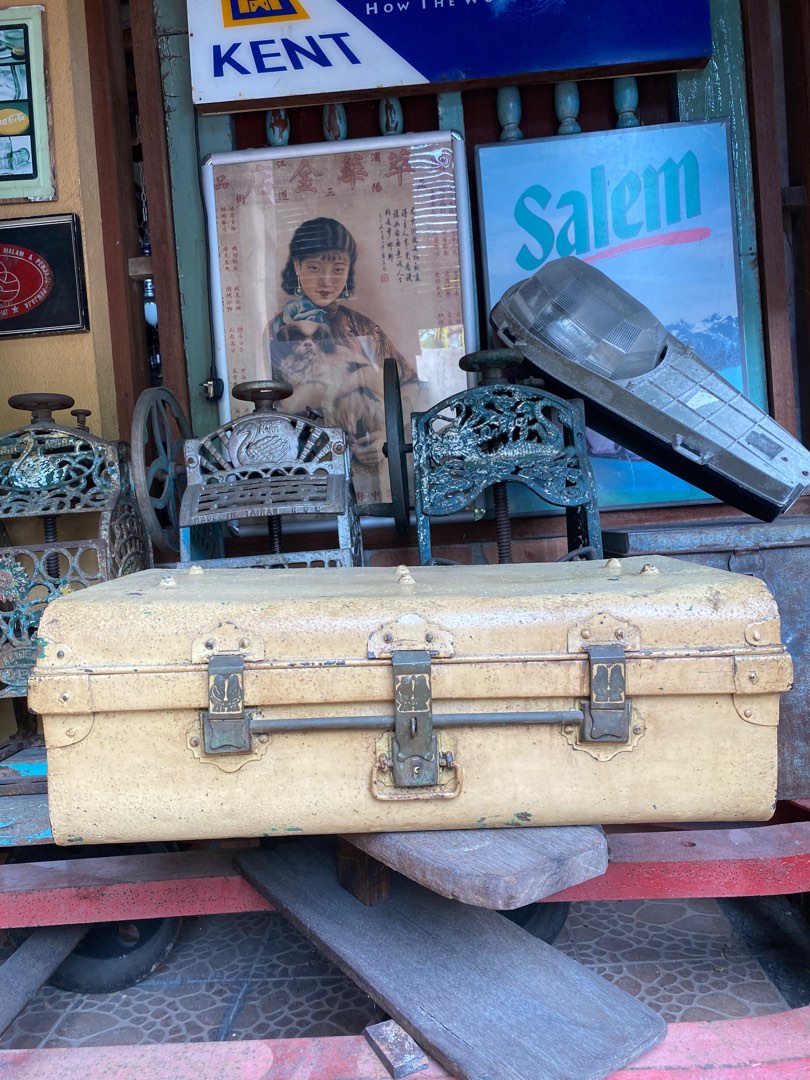 Beg Besi Trunk Antik, Hobbies & Toys, Collectibles & Memorabilia ...