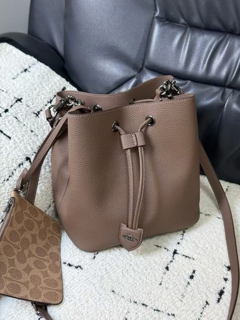 Coach Rowan Bucket Bag, Women's Fashion, Bags & Wallets, Cross-body ...