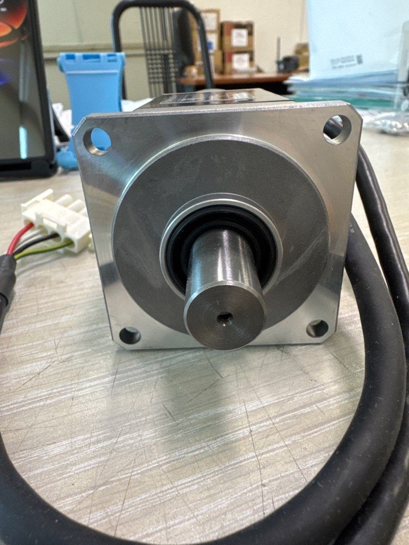 Delta AC Servo Motor ASMT04L250AO, Everything Else on Carousell