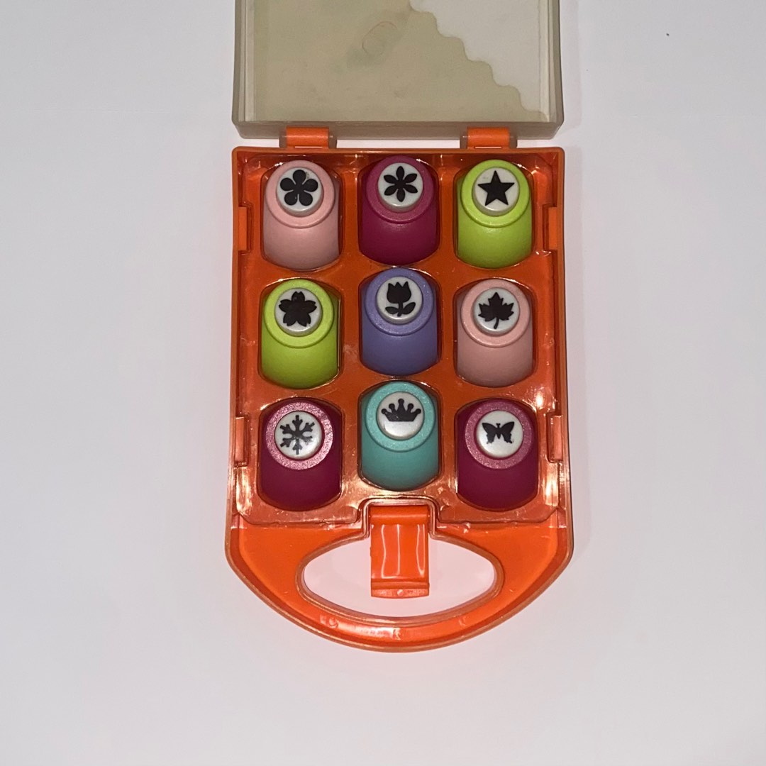 DIY Scrapbook / Craft Puncher with Hard Case and handle, Hobbies & Toys ...