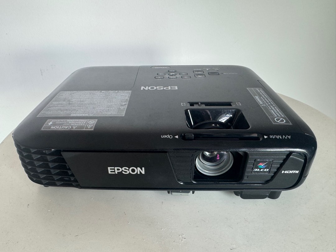 Epson Projector EX5250 Model H723A with HDMI/VGA ports, TV & Home ...