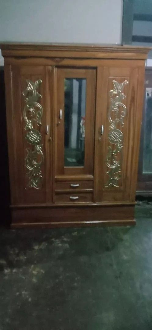 Lemari Kayu Jati, Perabotan Rumah di Carousell
