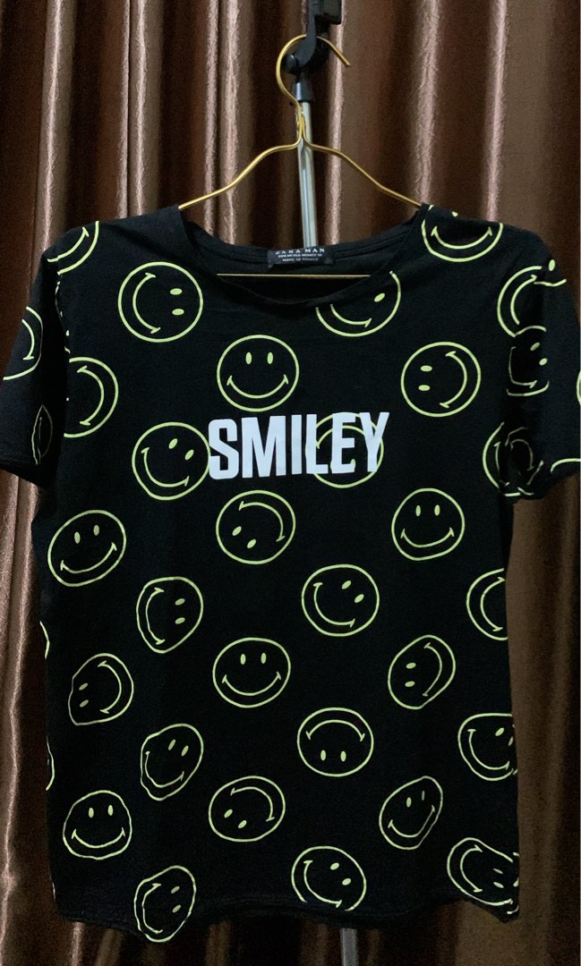 ZARA MEN SMILEY, Fesyen Pria, Pakaian , Atasan di Carousell