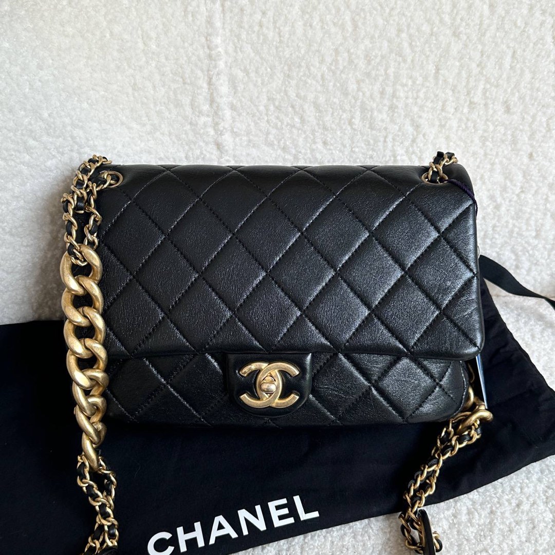 💯 Authentic Chanel 22P Flap Bag . 24cm. Microchip, Luxury, Bags ...