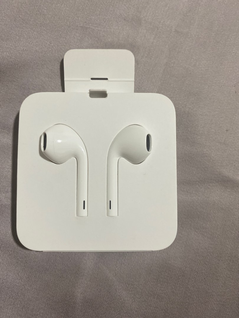 Apple EarPods with Lightning Connector - Brand New, Audio, Earphones on ...