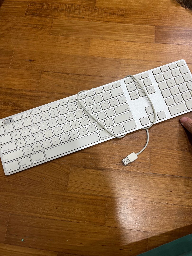 Apple keyboard authentic, Computers & Tech, Parts & Accessories, Computer Keyboard on Carousell