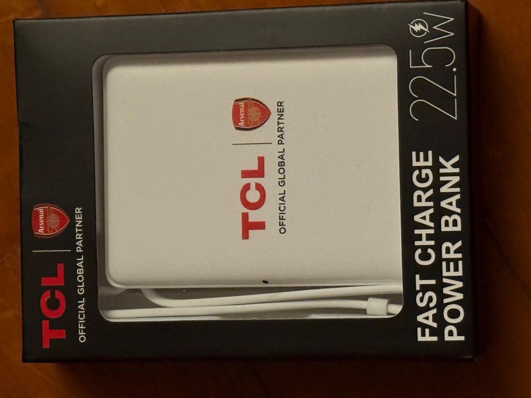 Arsenal Power Bank 限量版阿仙奴充電器, 手提電話, 電話及其他裝置配件, 充電器及電線 - Carousell