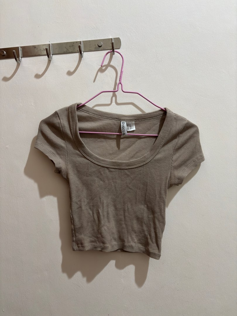 crop top fit body atasan wanita coklat brand h&m, Fesyen Wanita, Pakaian Wanita, Atasan di Carousell