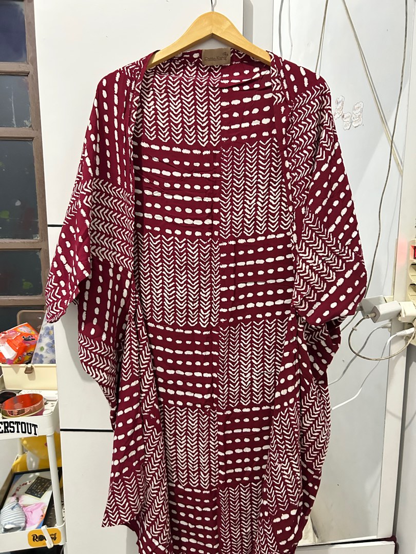 Outer dama kara red, Fesyen Wanita, Pakaian Wanita, Baju Luaran di Carousell