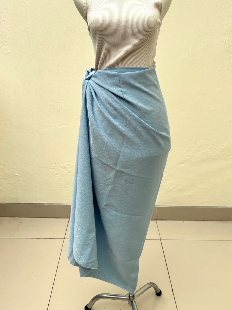 rok lilit baby blue batik tenun viscose light blue biru, Fesyen Wanita ...