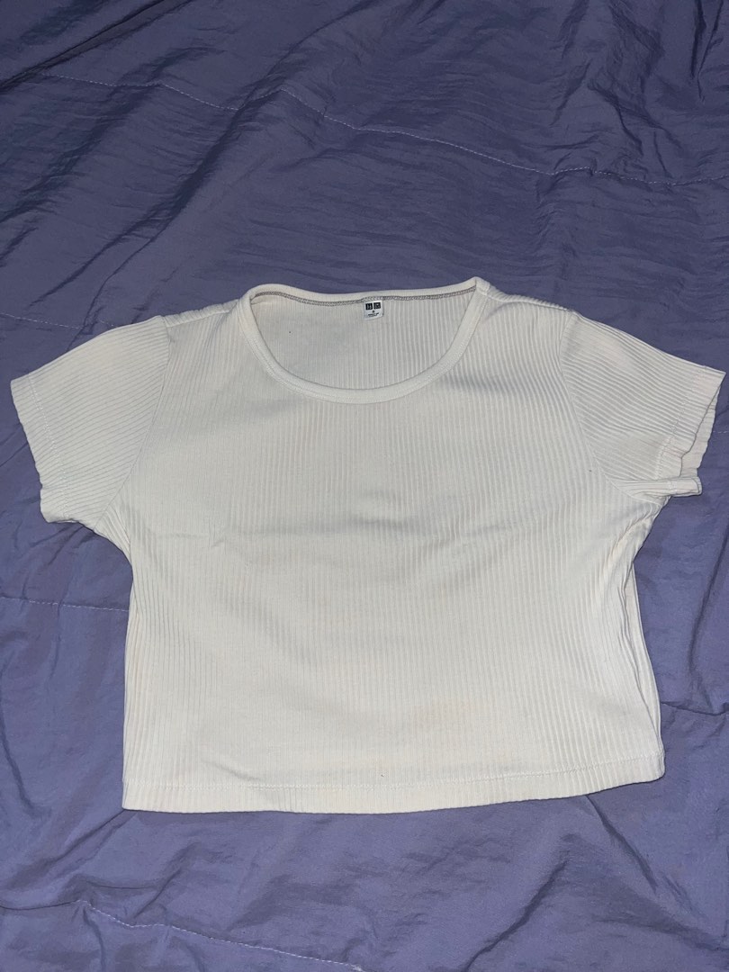 Uniqlo crop top, Fesyen Wanita, Pakaian Wanita, Atasan di Carousell