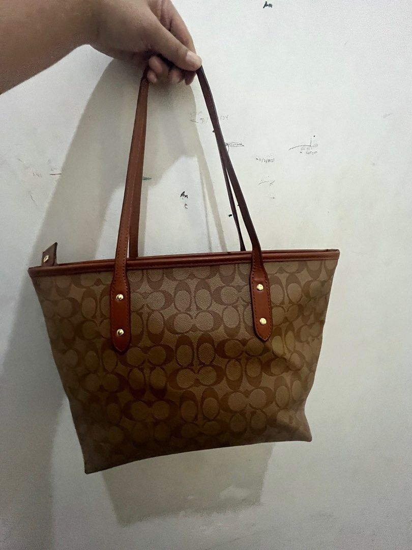 COACH monogram tote bag jual BU, Fesyen Wanita, Tas & Dompet di Carousell