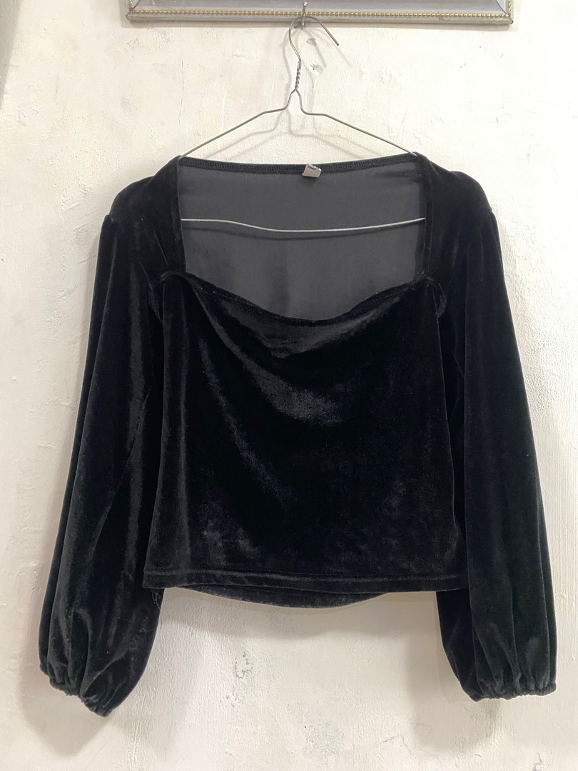 korean velvet bludru top hitam, Fesyen Wanita, Pakaian Wanita, Atasan ...