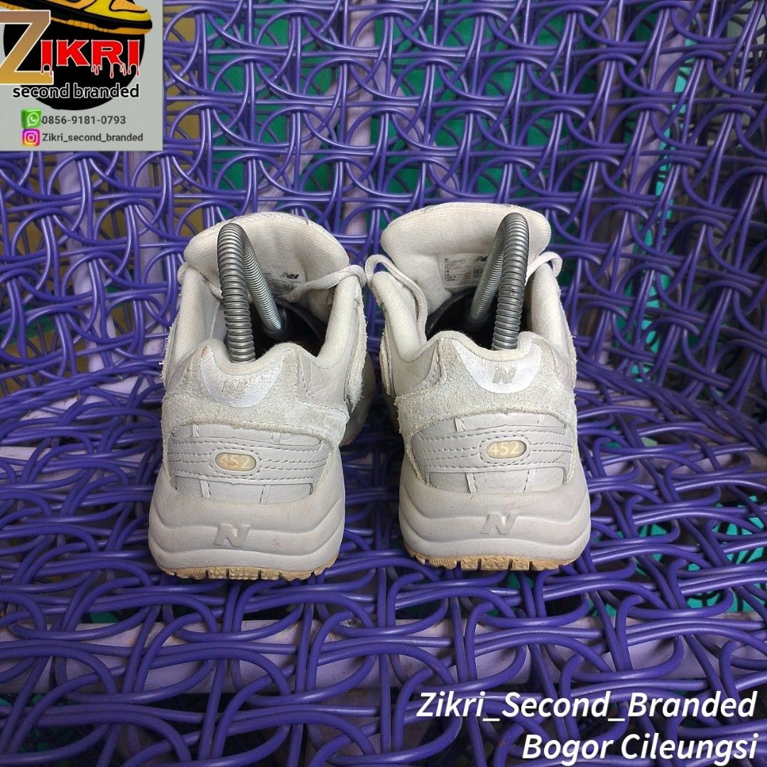 New Balance Seri 452, Fesyen Wanita, Sepatu di Carousell